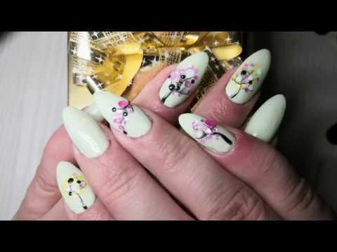 Простой дизайн ногтей. Камифубуки. Модный, стильный маникюр, красивые ногти.