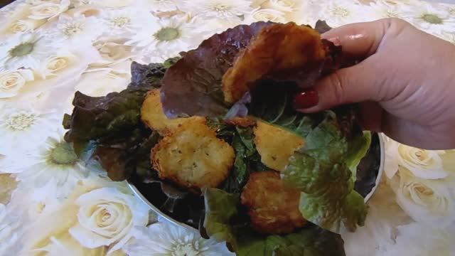 Быстрый Завтрак или Ужин, невероятно вкусные и Хрустящие Драники из Картофеля с Листьями Салата.