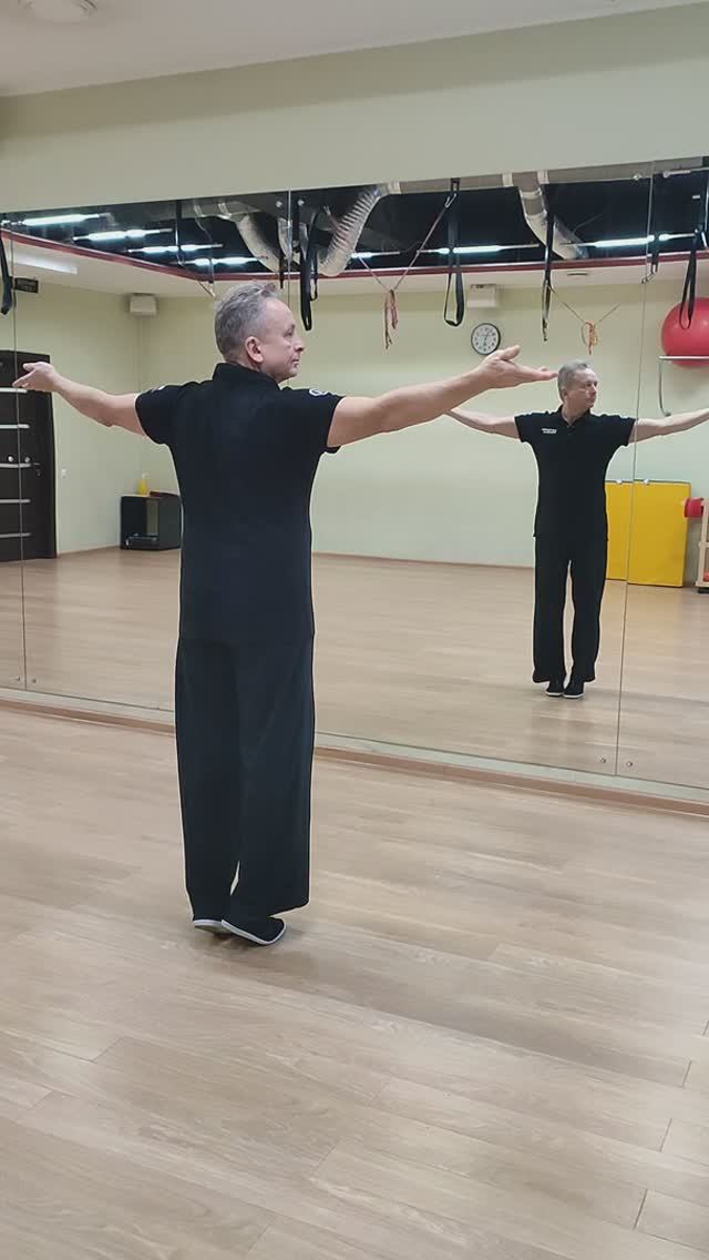 1. Начать танцевать, услышав кукареканье петуха/по 2 раза/полный вариант