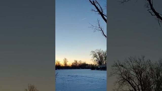 Что то летит в небе