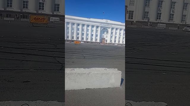 Сейчас на площади  летия в Ульяновске