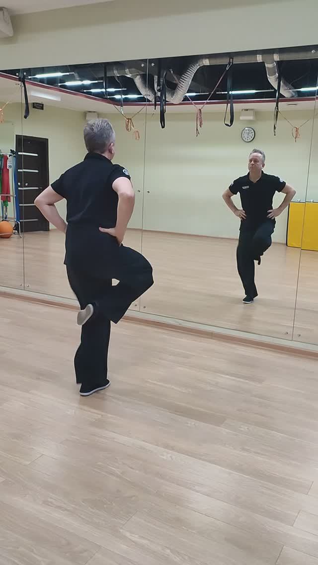 6. Похлопывать предплечье и постукивать ноги /по 4 точкам/