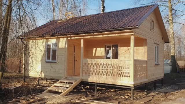 Проект с нашего сайта: одноэтажная баня из сухого профилированного бруса на свайном фундаменте