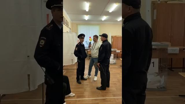 Бывшего депутата ульяновского Заксобрания с избирательного участка забрали в полицию.