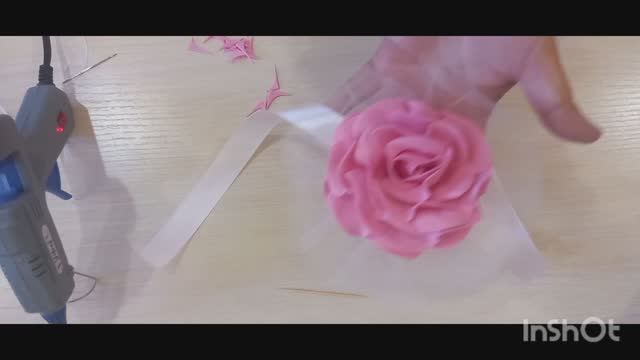 Браслет подружки невесты с розой из фоамирана своими руками