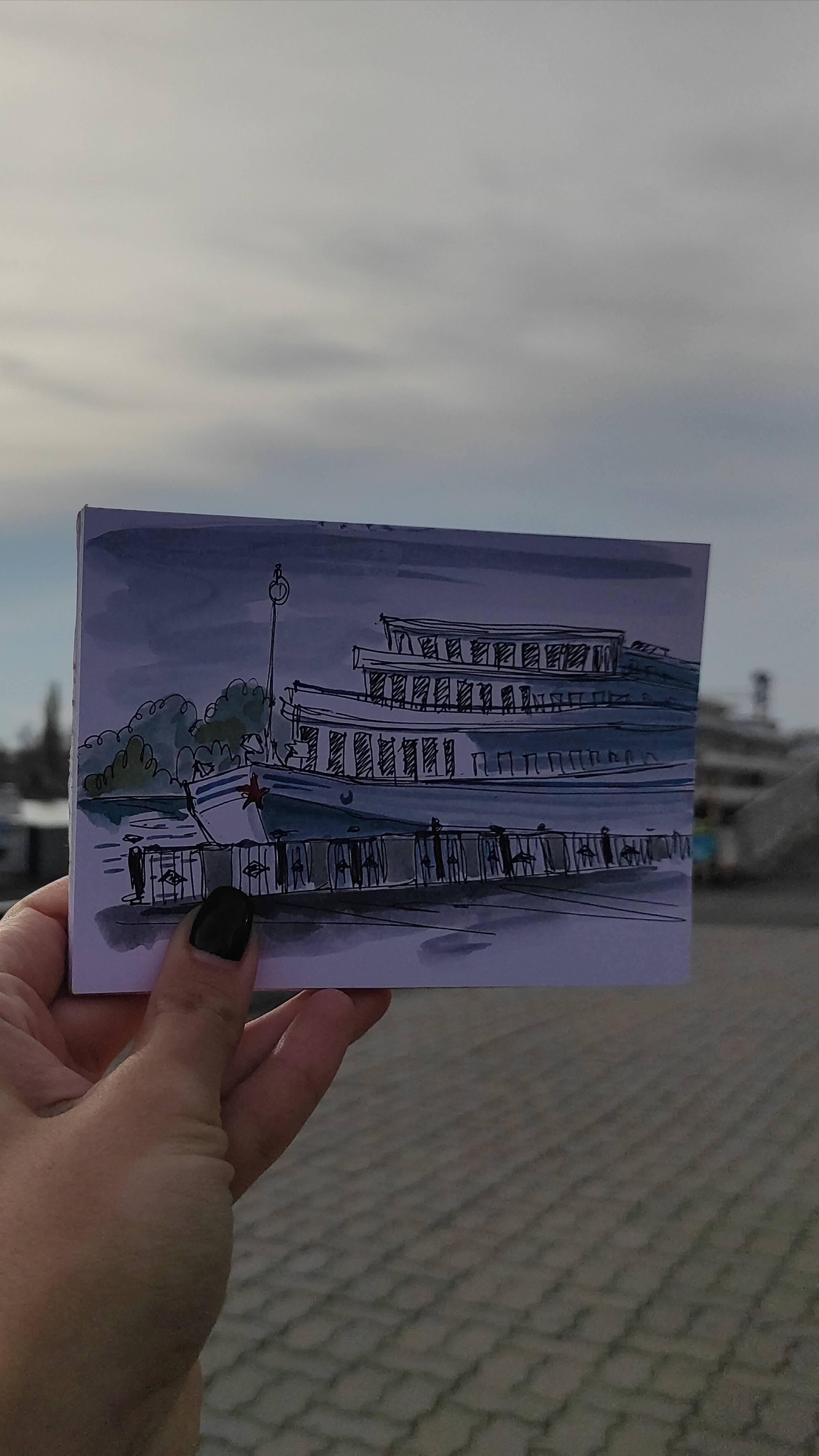 Круизный лайнер «Иван Бунин» у причала в Ростове-на-Дону