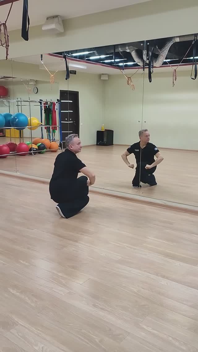 7. Засохшее дерево, обвитое корнями /по 2 раза/