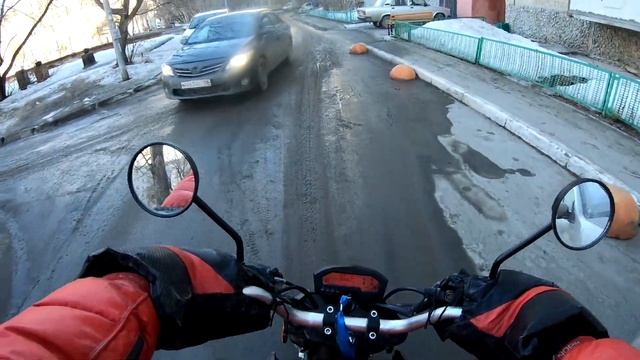 Мопед JT50 во дворах - пропускают значит уважают