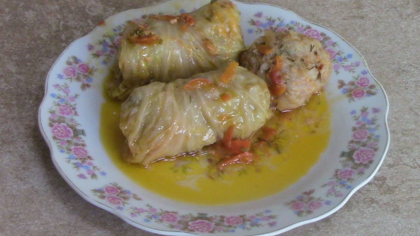 Готовлю голубцы с тефтелями в томатно-майонезном соусе.