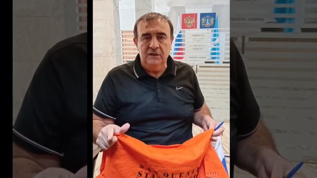 ➡️ Губернатору Русских передали тюремную робу от Виктора Бута