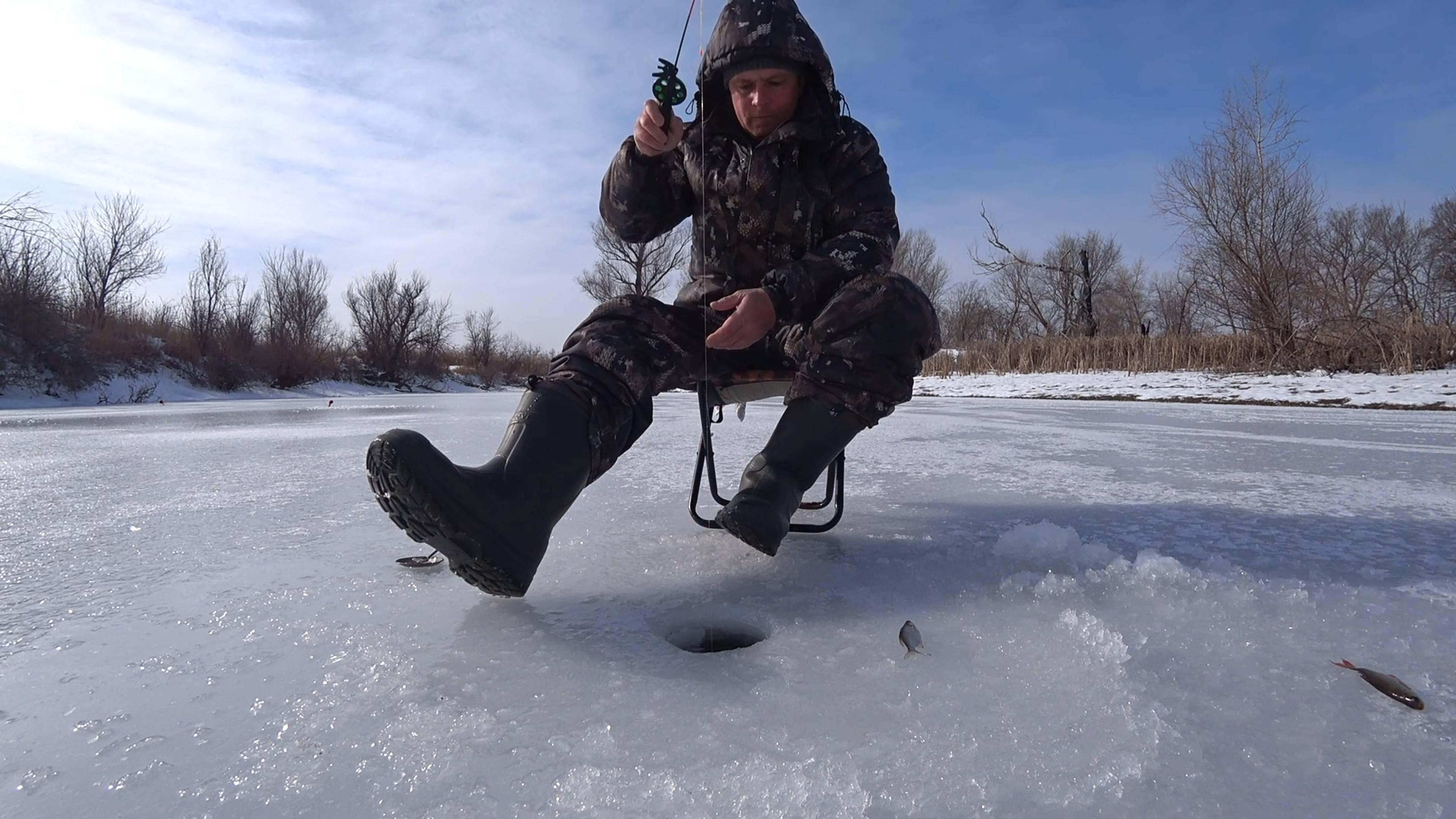 Зима Рыбалка на жерлицы. Утренний клев порадовал.