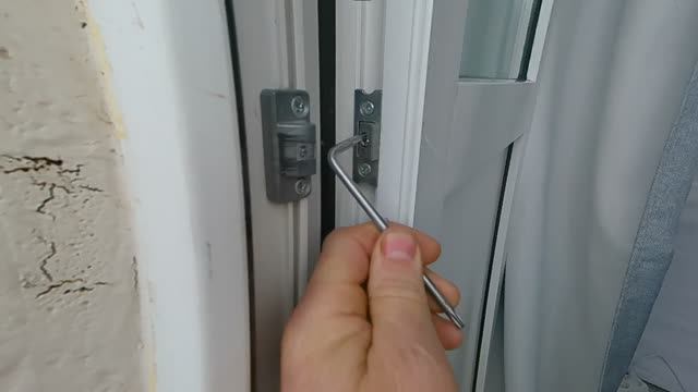 Балконная дверь. Регулировка