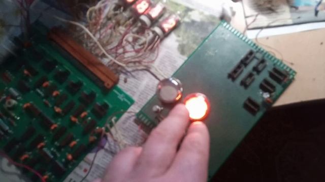 Часы на ДТЛ-логике с индикаторами ИН.