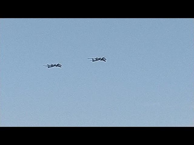 прэвэд мэдвэд! Проход двух Ту-95МС над центром Казани.