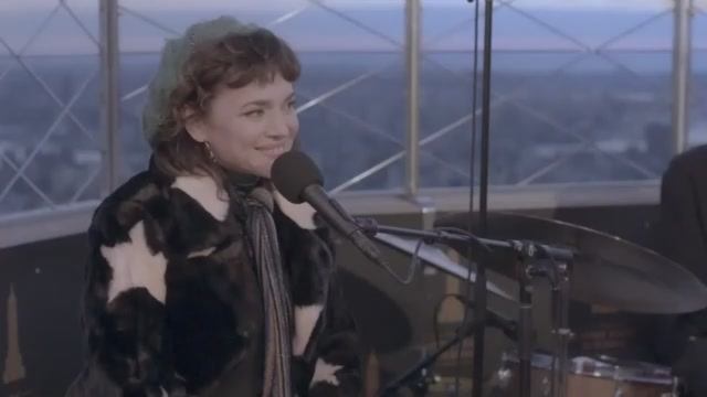 Norah Jones "I Dream of Christmas" Live At The Empire State Building (Presented by Citi)
