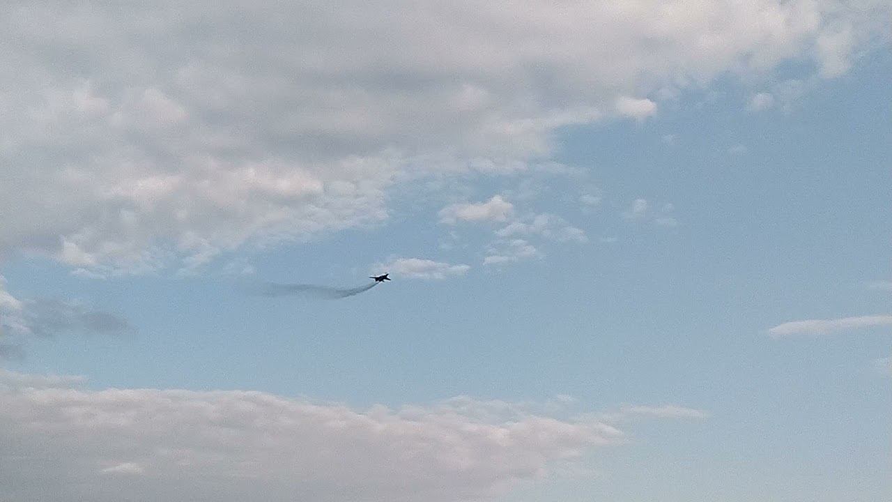 МиГ-29 ПГ "Стриж" развлекает зрителей в центре Казани.