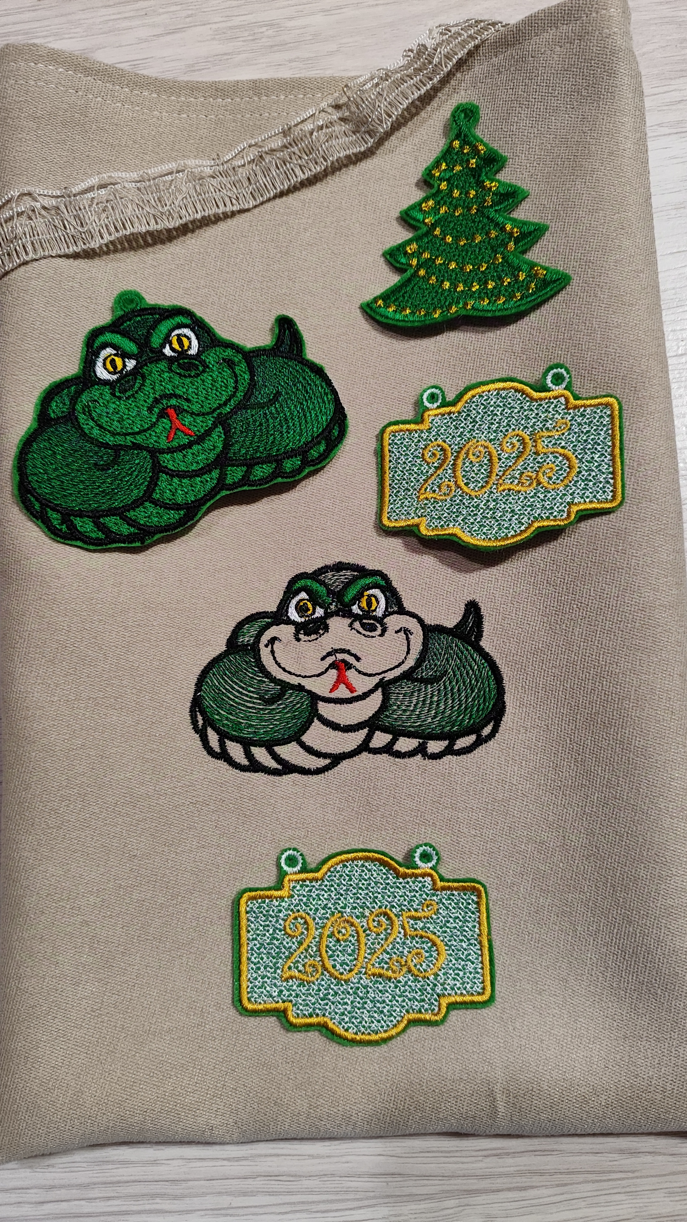 Принимаю заказы на Новогоднюю вышивку