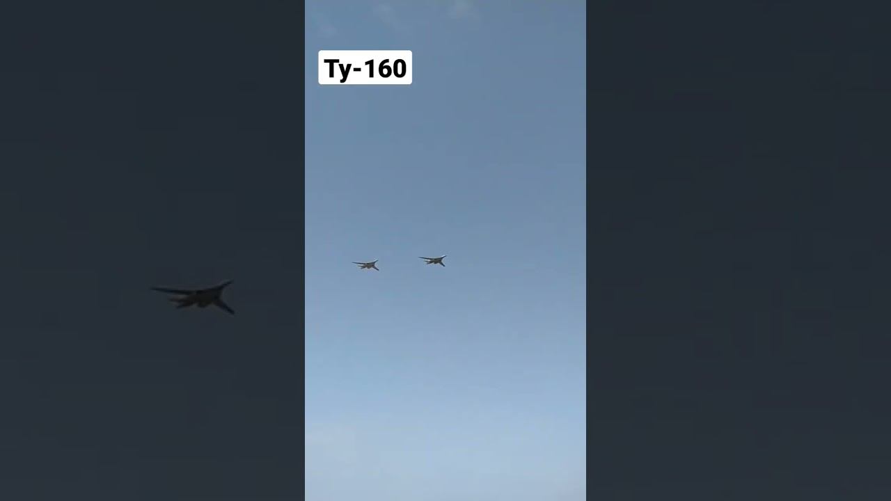 Белые лебедЯ Ту-160 в небе над Казанью