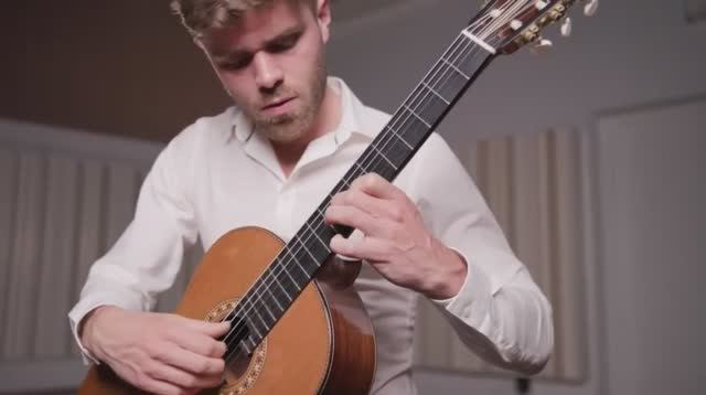 Glenn de Roo plays Cançó del Lladre by Miguel Llobet