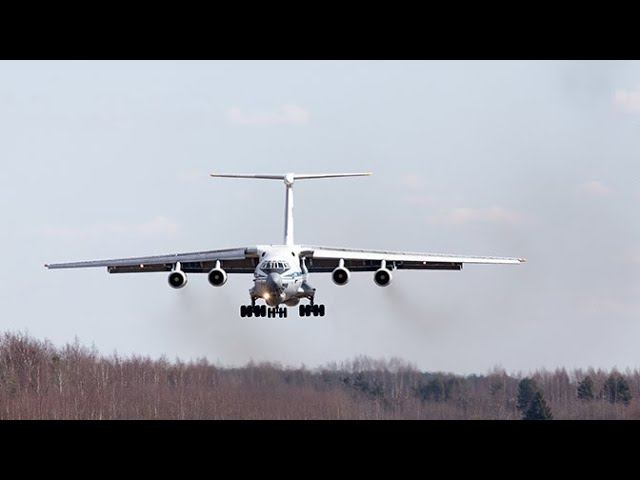 Ил-76 заходит на посадку на аэродром "Борисоглебское". 14 июля 2015 год.