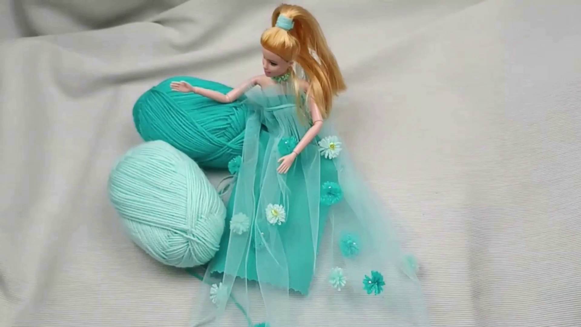 Видеоурок. Как создать новогоднее платье для Барби