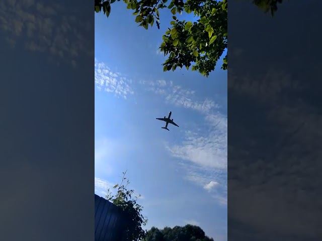 Взлет Ту-214 с аэродрома Казанского авиационного завода.