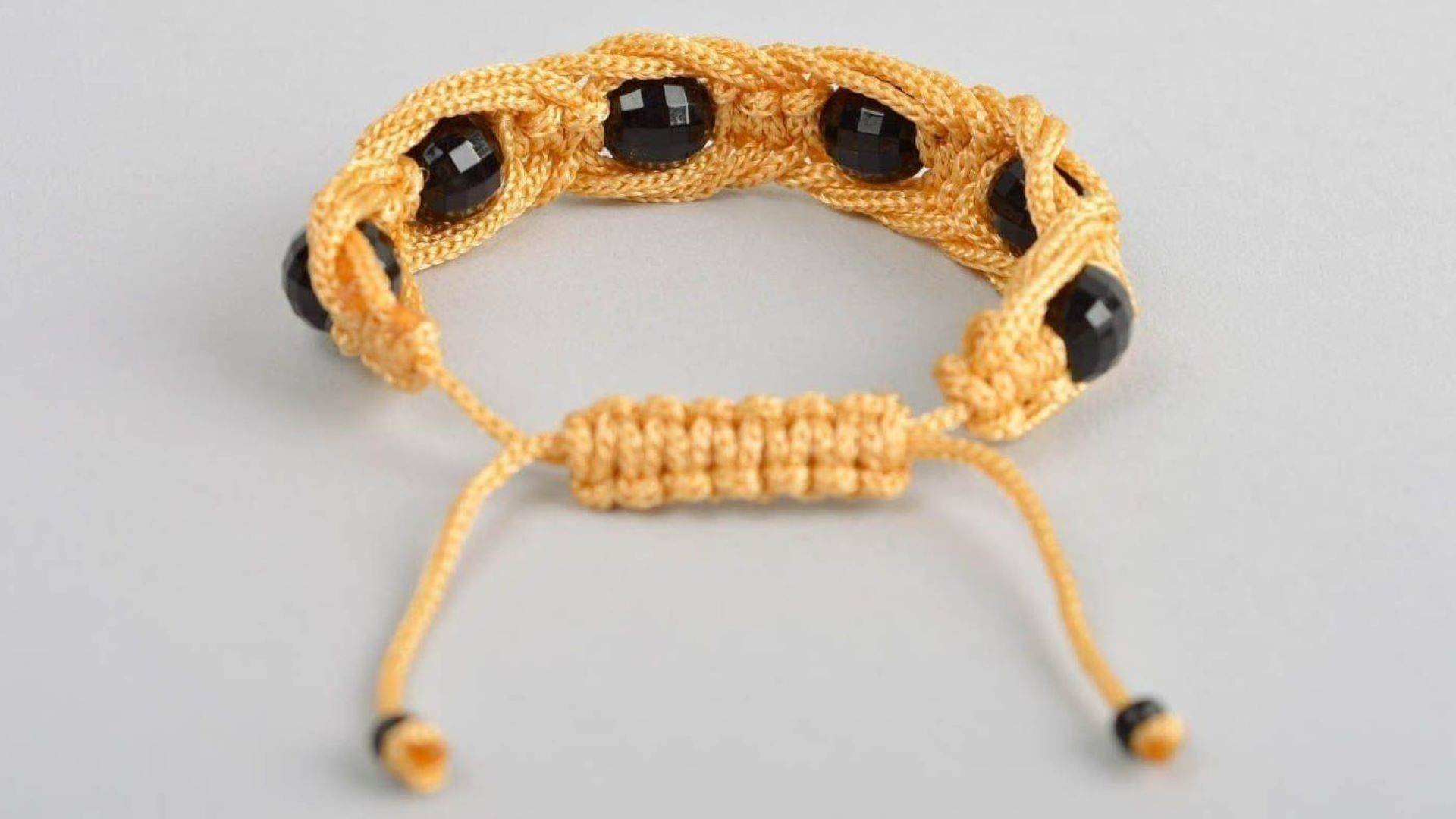 Мастер класс по плетению браслета в технике макраме. Запись от 1 ноября 2024 г.