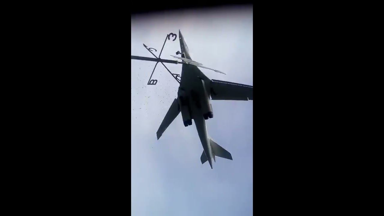 Ту-160 "Василий Решетников" заходит на посадку