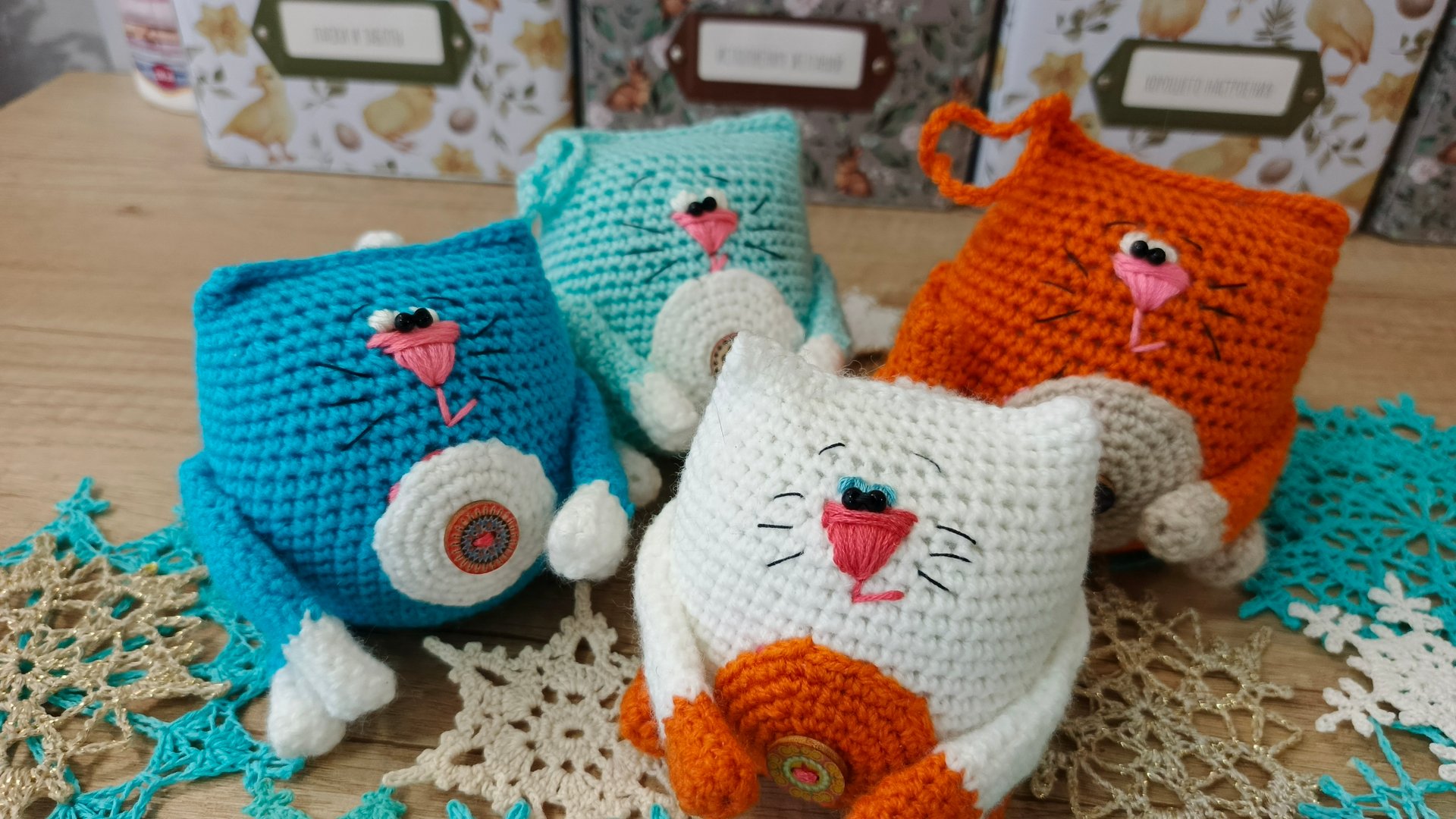 Котики-шарики на Ёлку.mp4