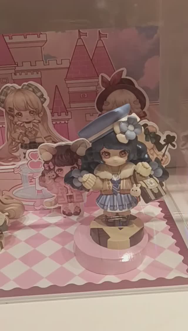 о. Хайнань г. Санья. Подарки детям купить можно в Ананасе