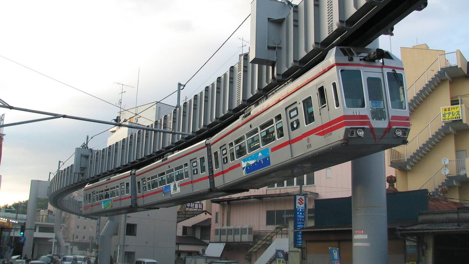 Поезд на подвесной железной дороге | Интересно для детей!