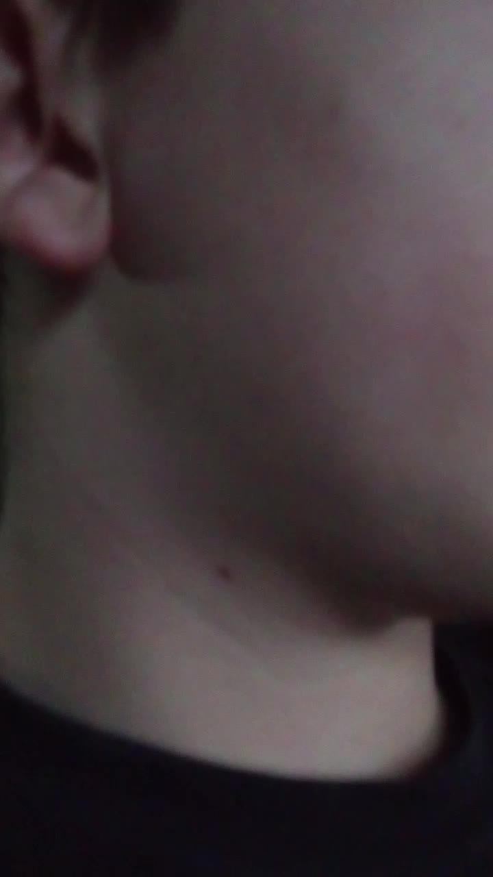 Выполняю задания(за подписку канал и лайк за стрим)