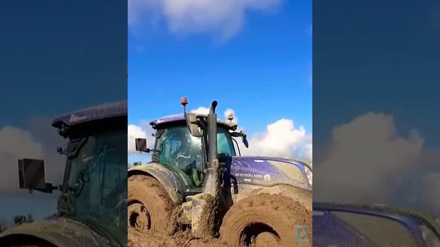 Трактора, комбайны буксуют в грязи