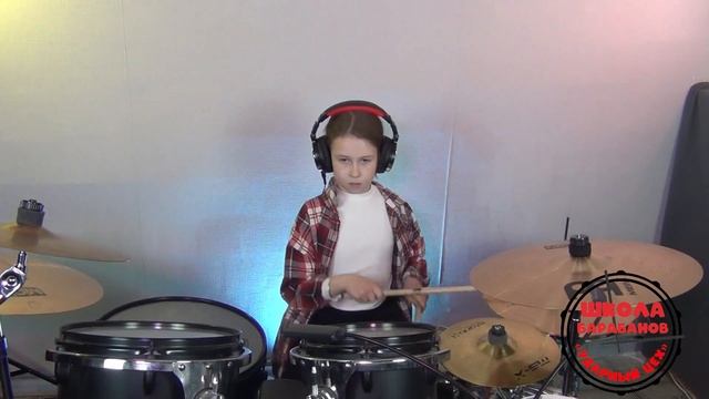 Играют ученики.Соня."Sheena Is A Punk Rocker"