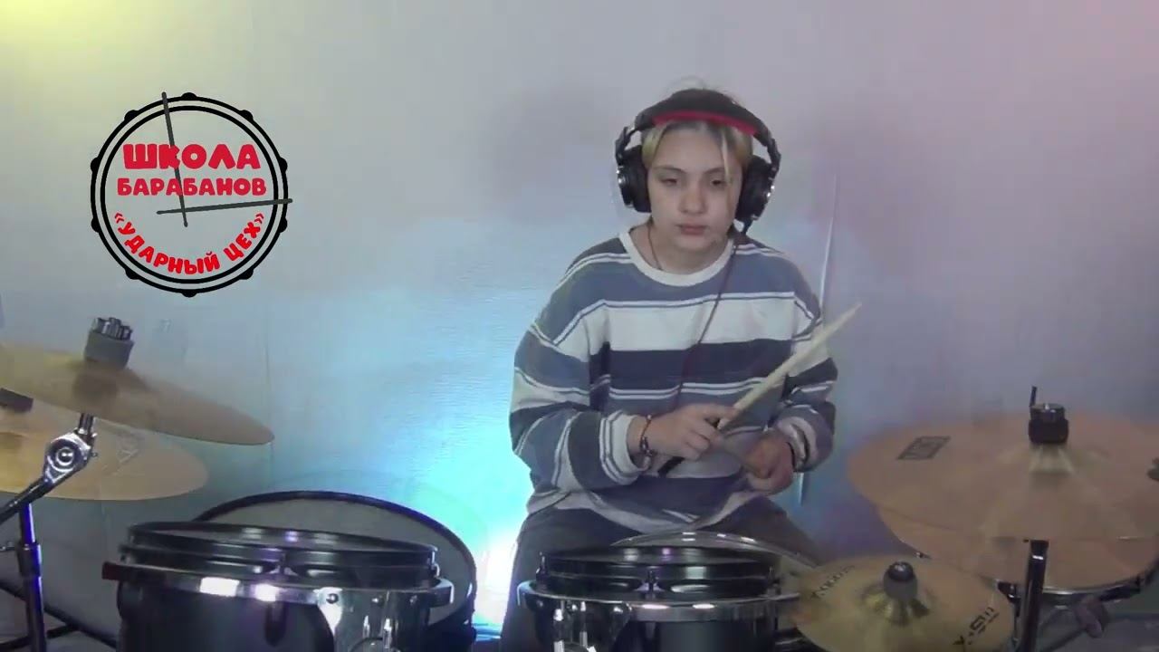 Играют ученики. Милана."Sheena Is A Punk Rocker"