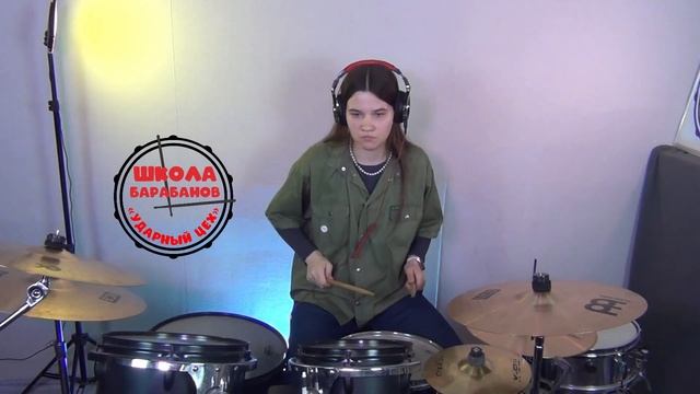 Играют ученики.Аня "Do I wanna Know "