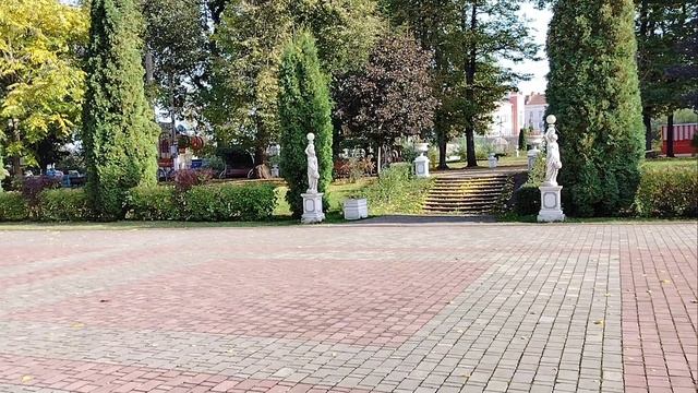 Прогулка по городскому саду города Твери .  Сентябрь 2024 года. архив