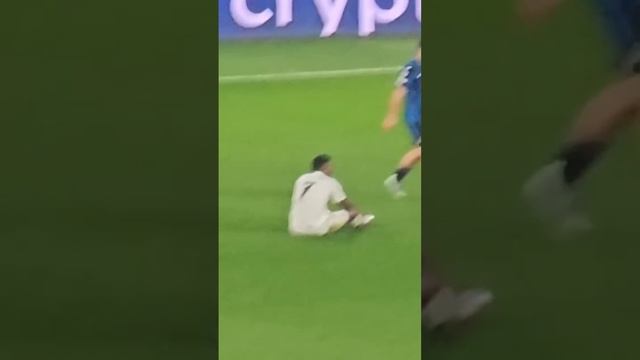 Аталанта фолит на Винисиусе