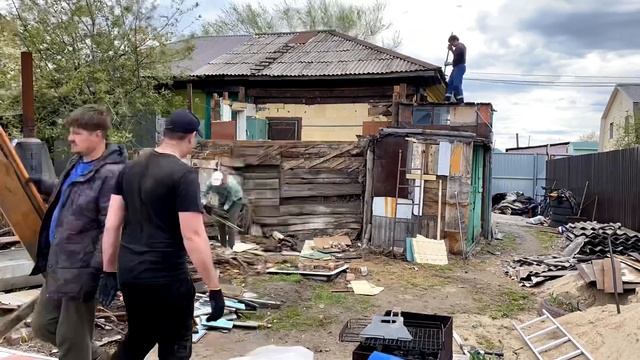 Начинаем строить дом. Разбираем пристройку. Часть 1