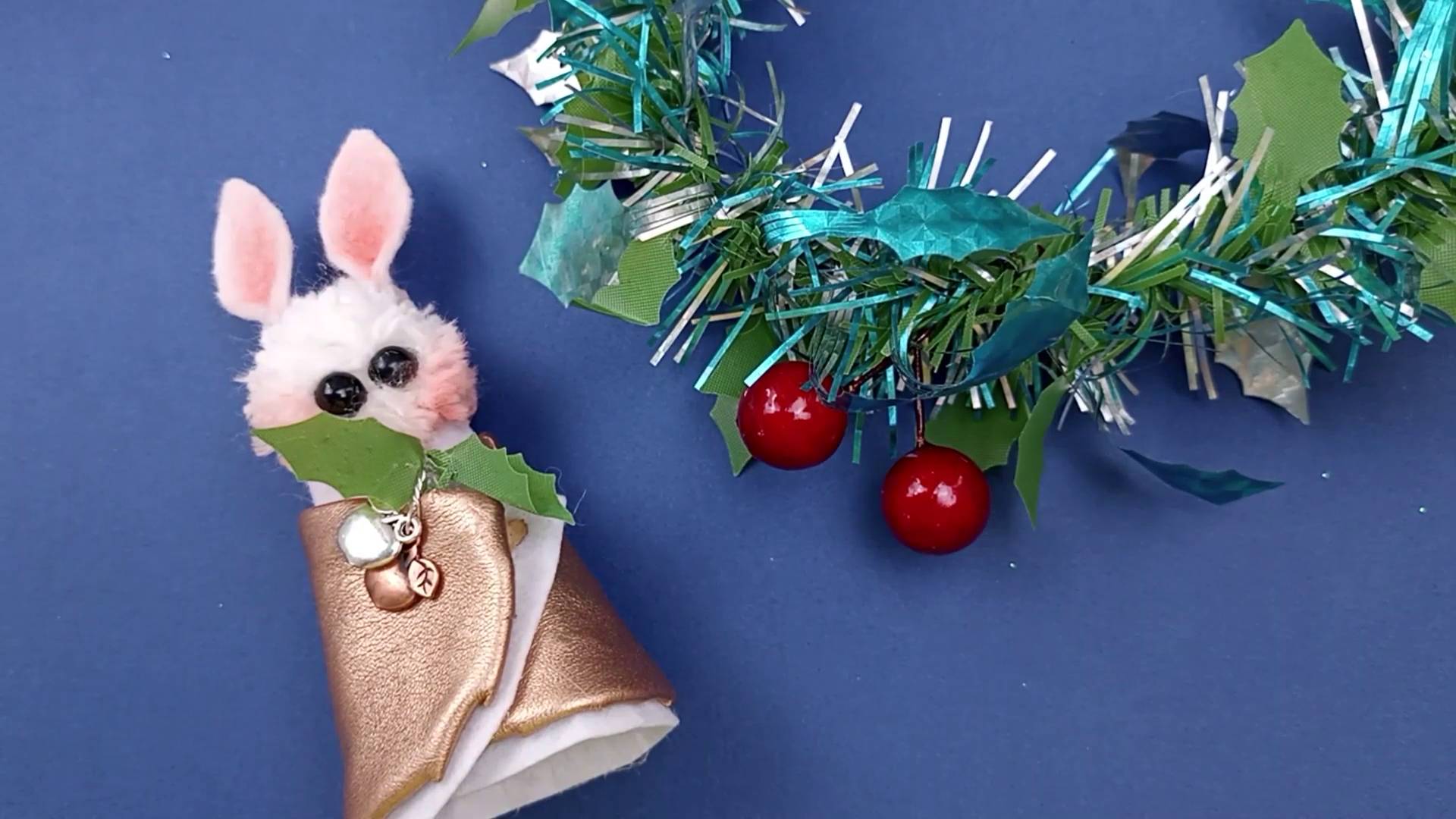 Новогодний кролик. Пошаговый видеоурок как сделать игрушку на елку