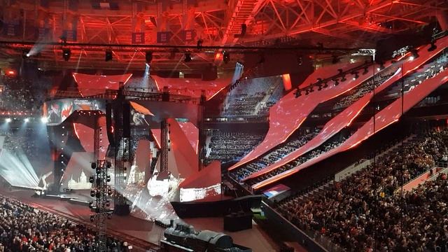 "Вставай, страна огромная!". Концерт-реквием в ГазпромАрене. Видео канала Мой Петербург.