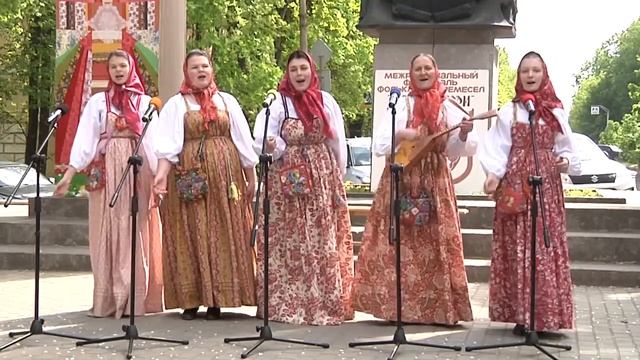 Уж вы, девки, молодки