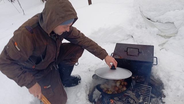 Благодать! Тишина#Природа#лес#снег#снежинки#костер#огонь#казан#коптилка#курочка#картошка...