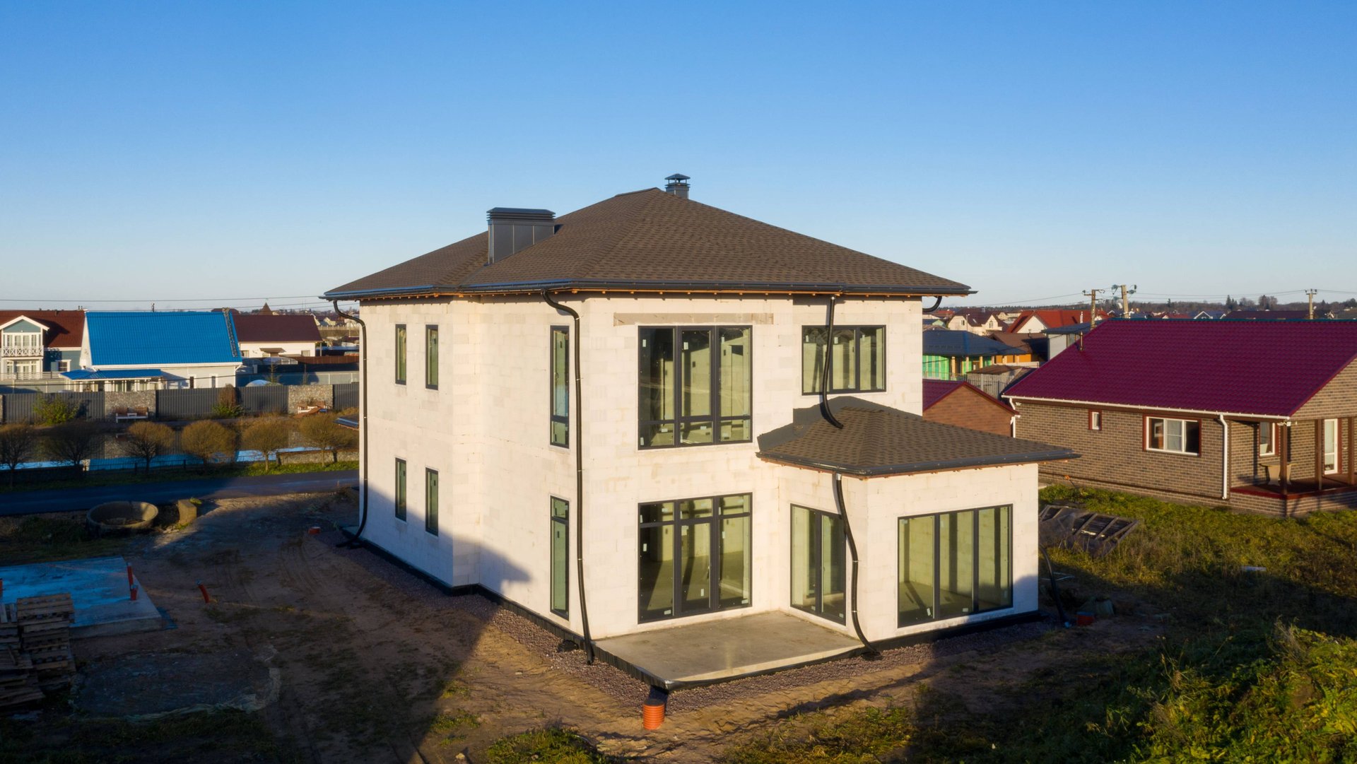 Обзор двухэтажного дома 250 м2 из газобетона по типовому проекту ГБ-250 от МОНОЛИТ-ХАУС