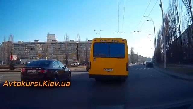 Проезда перекрёстков с круговым движением