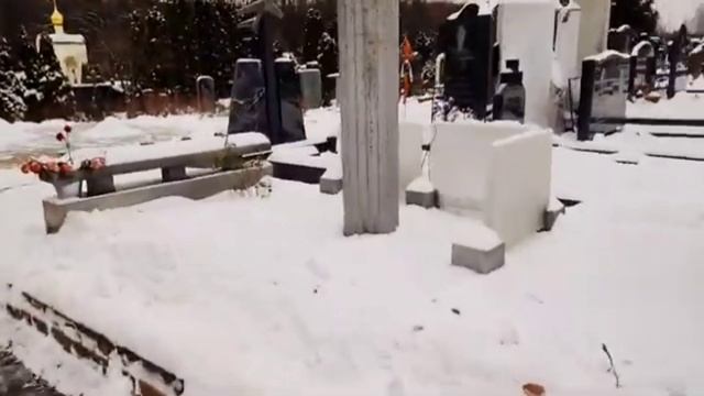 известные могилы Троекуровского кладбища: место покоя Юрия Шатунова, Владимира Лëвкина и другие...