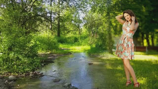 Девочка в платье из ситца