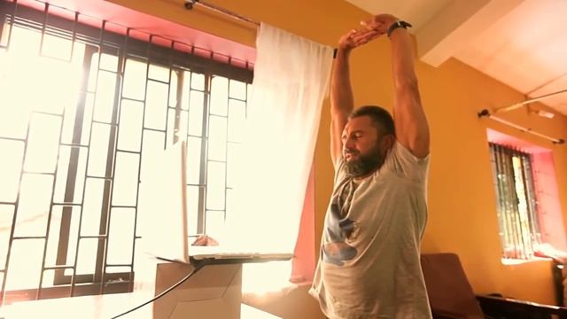 Гимнастика за РАБОЧИМ столом ЧТОБЫ шея не БОЛЕЛА дома в ОФИСЕ и ЗА РУЛЕМ кабриолета