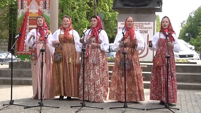 На горе церковка