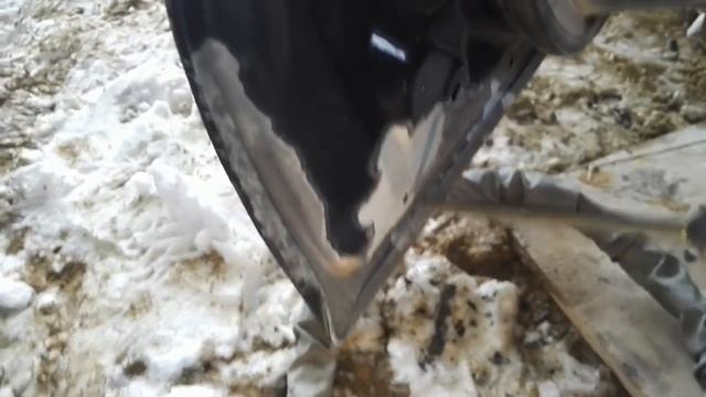 Удалить ржавчину, жучки снизу двери. Ремонт коррозии и защита цинком.